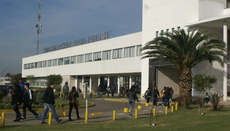 La UNAJ cumplió 10 años - Varela Informa